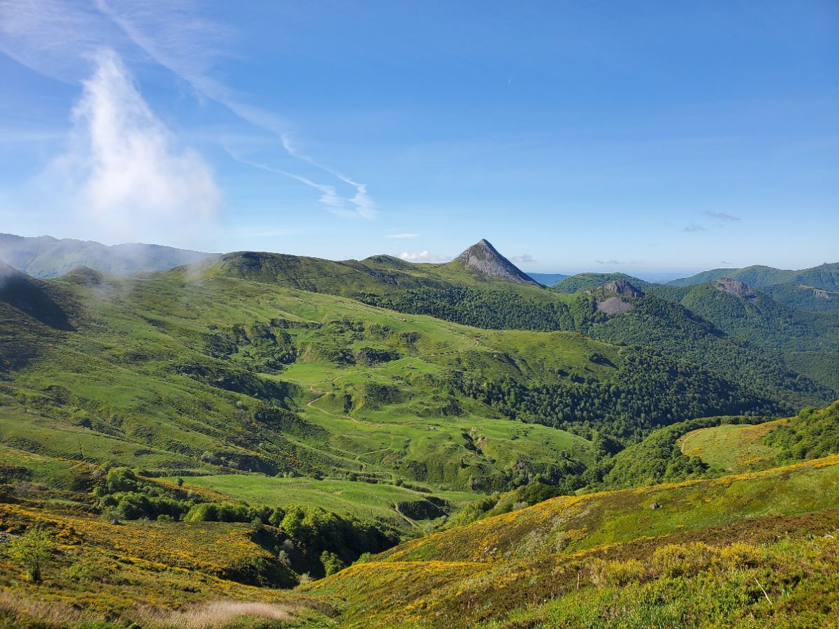 Boucle de la vallée de la Jordanne - Randonnée Monts du Cantal ...