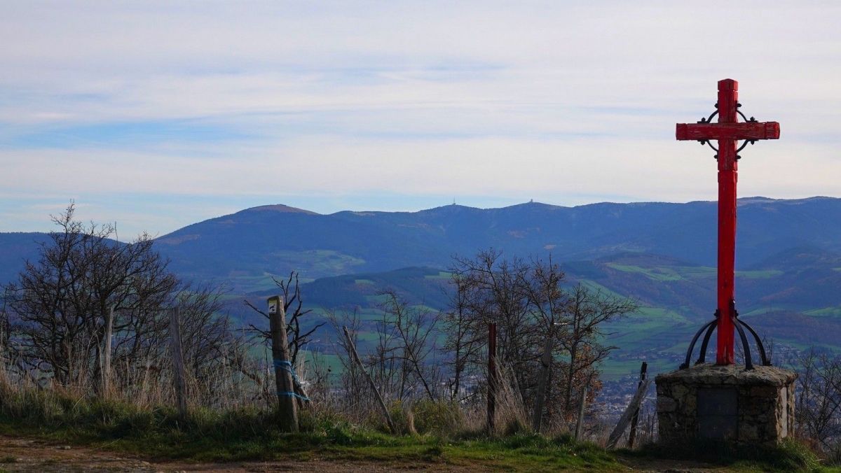 Circuit du crêt Saint-Georges par Chavanne - Randonnée Monts du ...