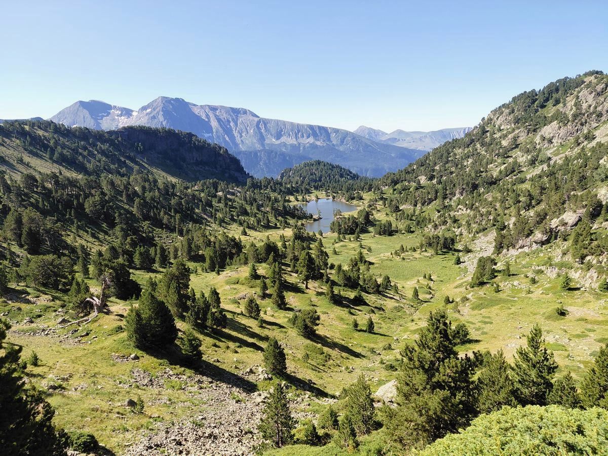 Autour du lac Achard : le lac Caché et la crête de l'Infernet (2080m ...