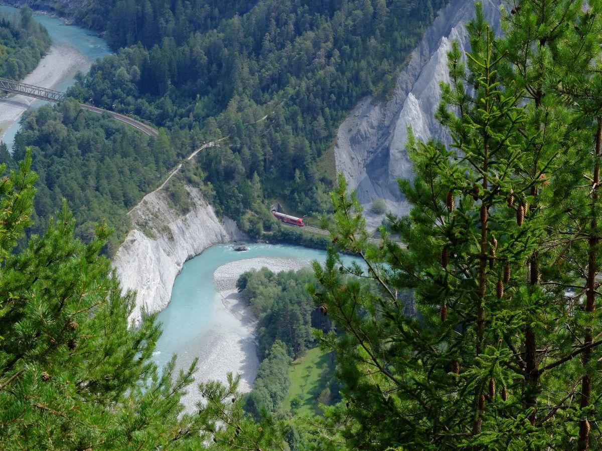 Caumasee (997m) en boucle avec le Crestasee (834m) - Randonnée Alpes ...
