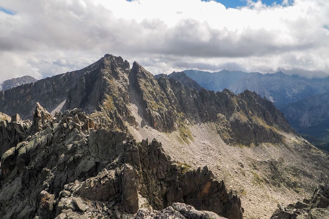 Punta Brulle (2903m)- Pic d'Amitges (2848m)- Tuc de Saboredo (2829m ...