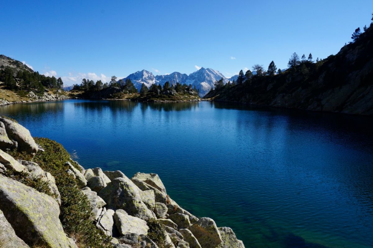 Pic de Madaméte (2657m) par les Lacs d'Aubert, d'Aumar et le Gourg de ...