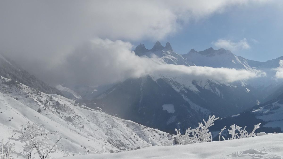 Col d'Arves (1748m) par le Corbier - Raquettes Grandes Rousses / Arves ...
