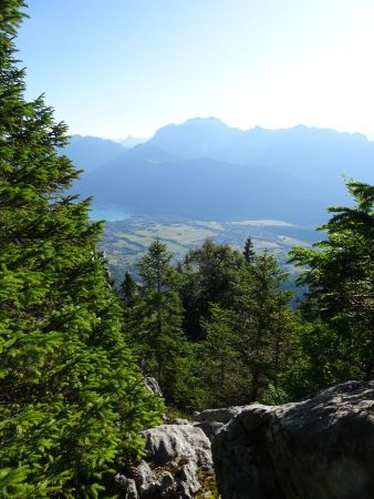 Rocs de la Combe (1612m) : antécime nord du Roc de Four Magnin par Mont ...