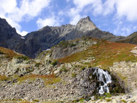 Lac de Belledonne (2169m) par le Bois de Coteyssard, le Pas du Bessey ...