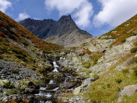 Lac de Belledonne (2169m) par le Bois de Coteyssard, le Pas du Bessey ...