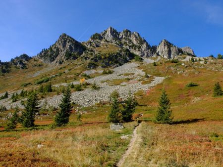 Lac de Belledonne (2169m) par le Bois de Coteyssard, le Pas du Bessey ...